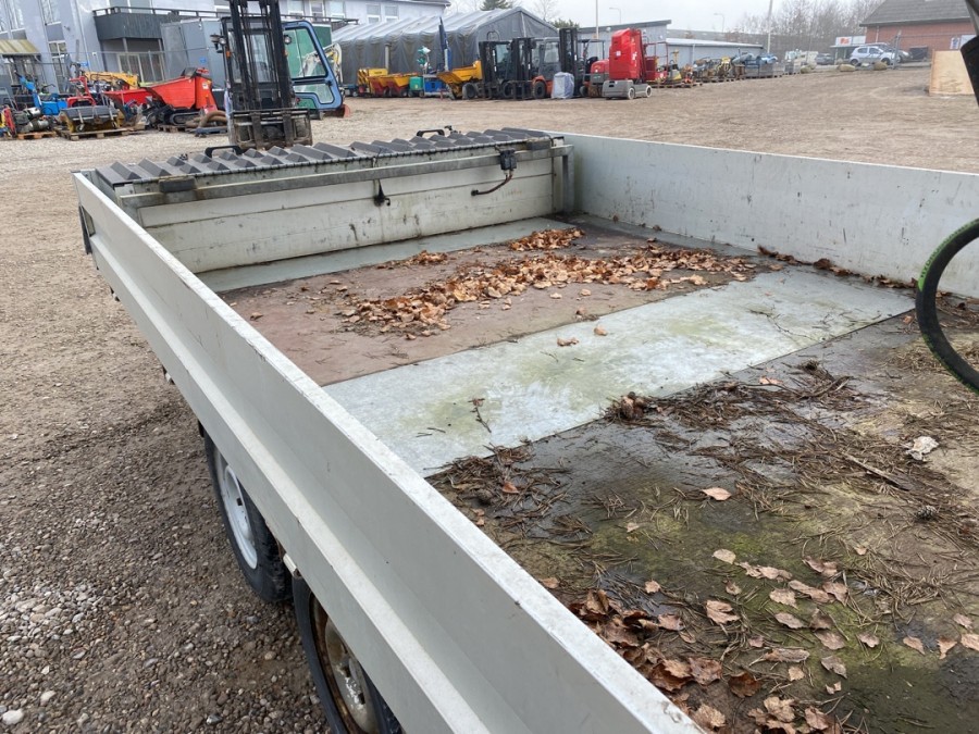 Klaravik Auktioner | Tavlevogn