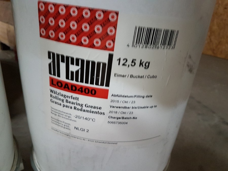 Klaravik Auktioner | 4 x 12.5 kg kugleleje fedt