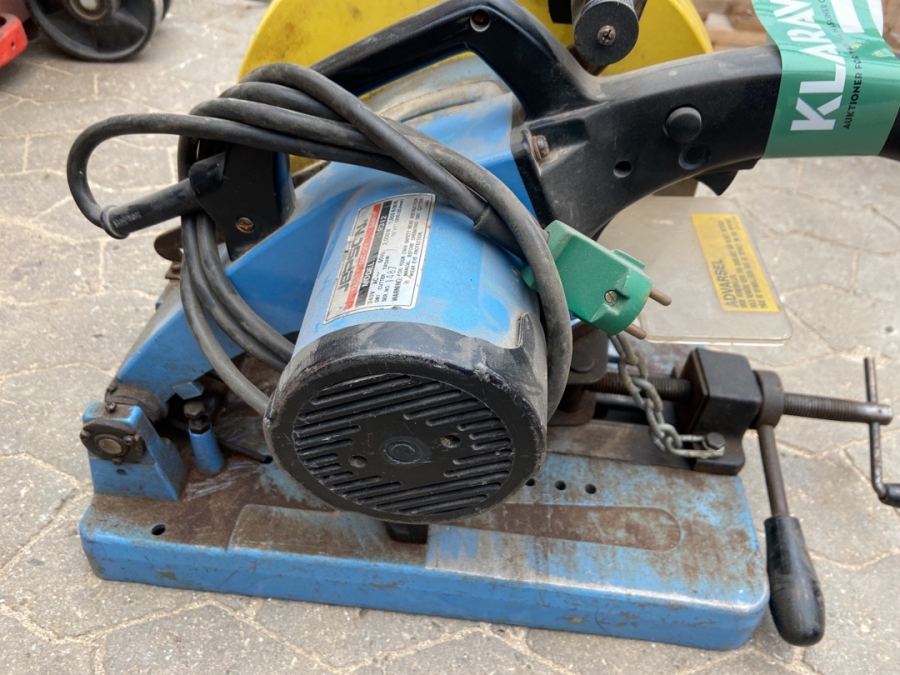 Klaravik Auktioner | Metal skære