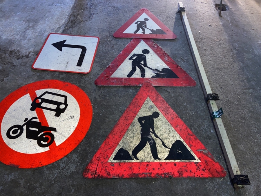 Klaravik Auktioner | Vejskilte