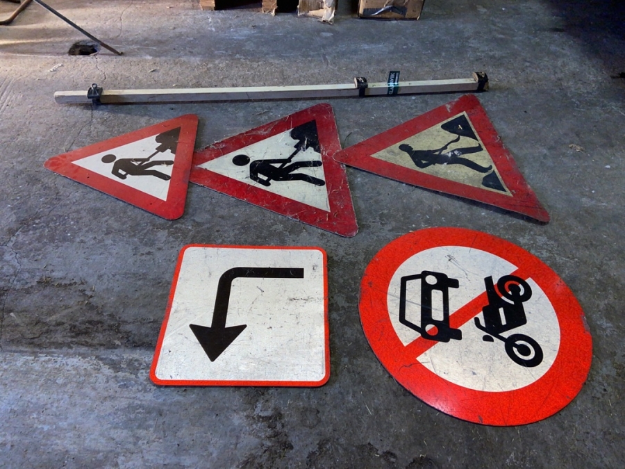 Klaravik Auktioner | Vejskilte