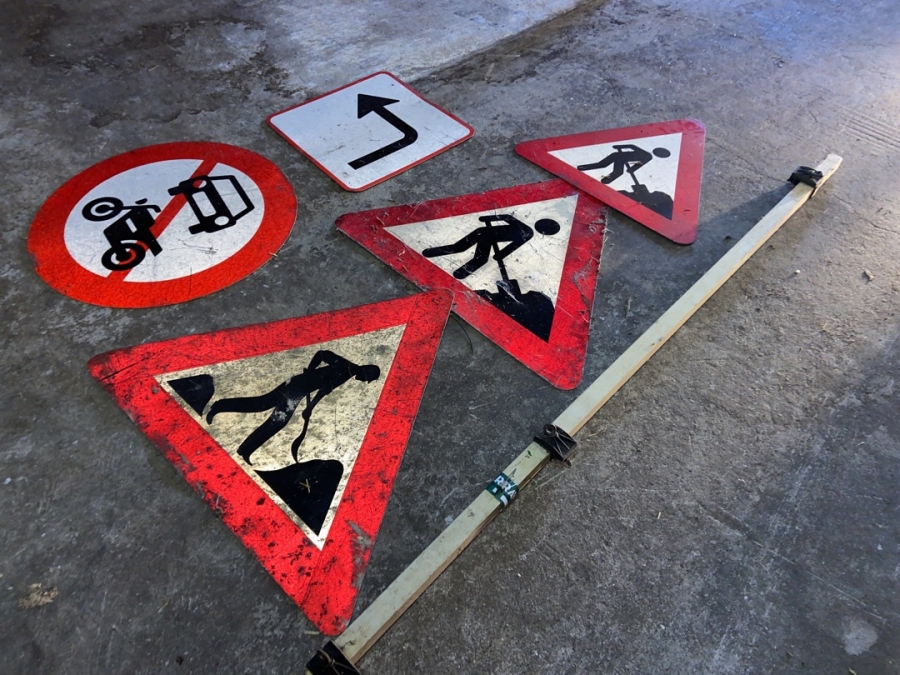 Klaravik Auktioner | Vejskilte