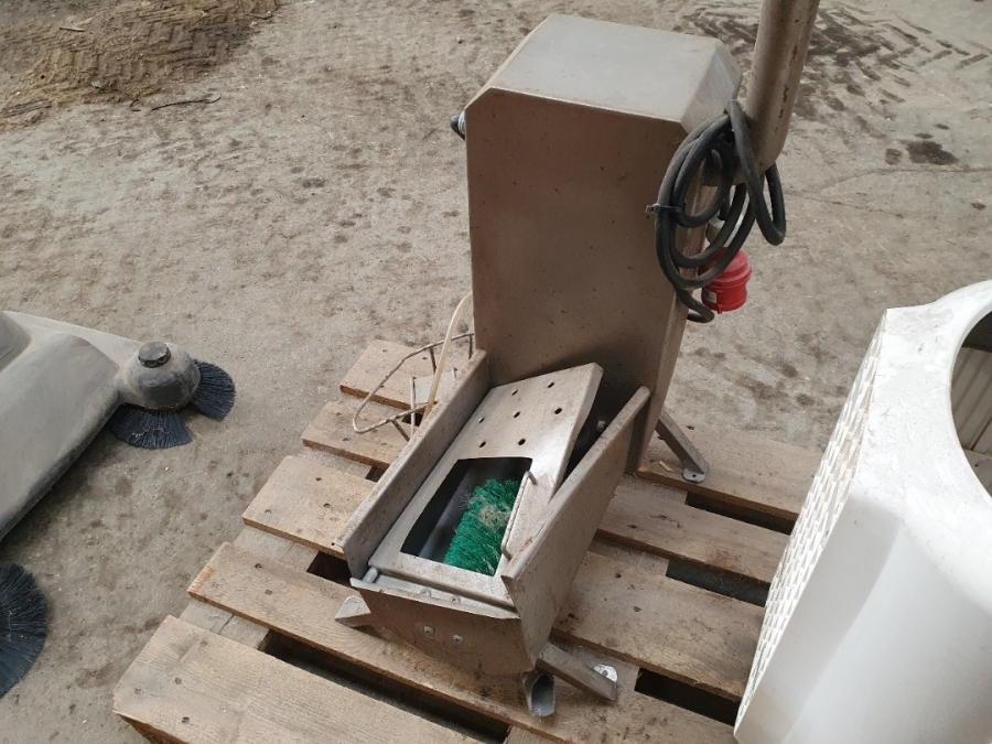 Klaravik Auktioner | Støvle vasker