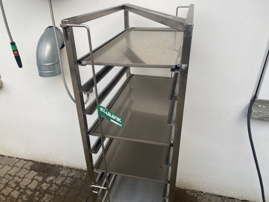 Klaravik Auktioner | Rustfri vogn med hjul