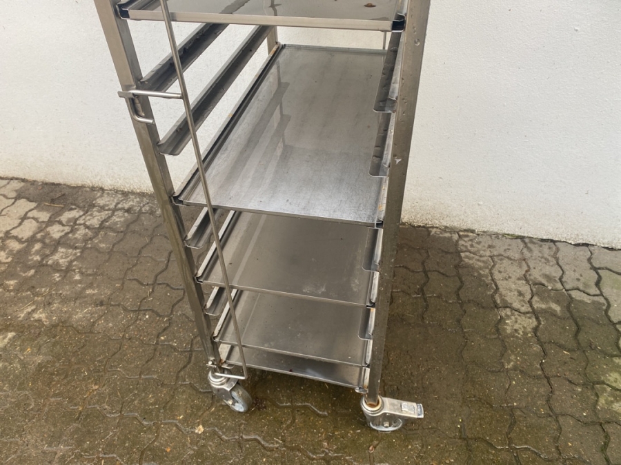 Klaravik Auktioner | Rustfri vogn med hjul