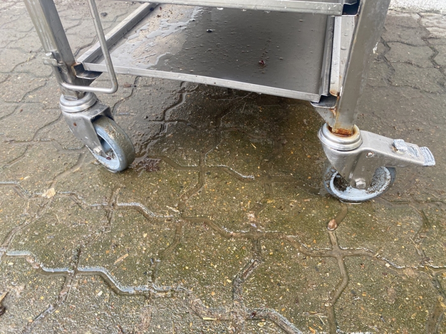 Klaravik Auktioner | Rustfri vogn med hjul