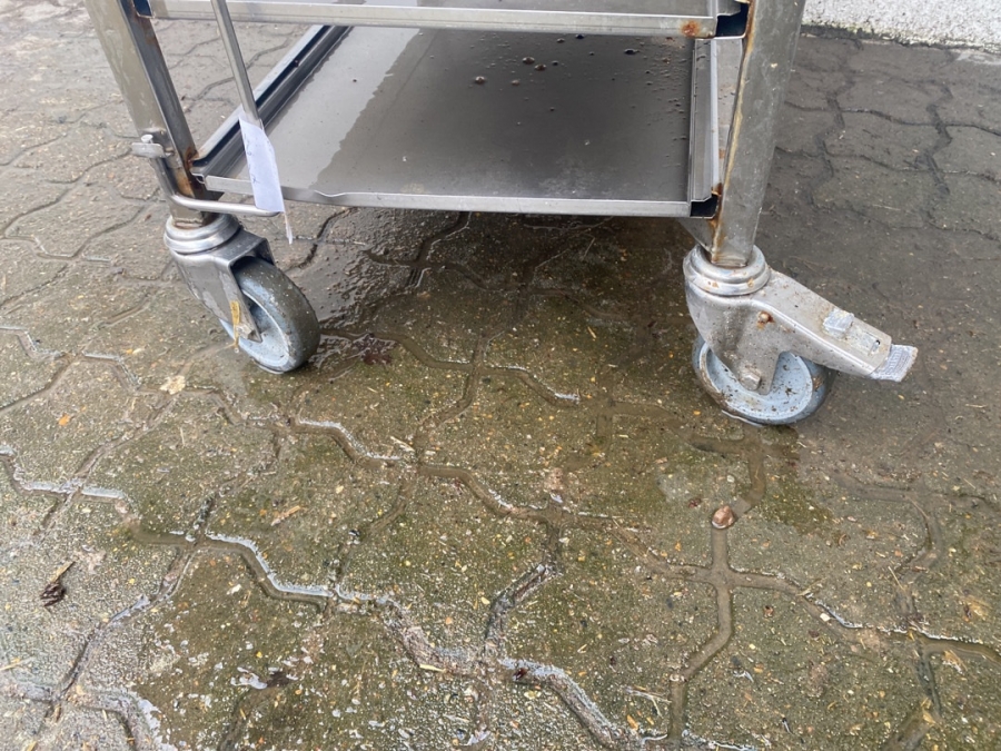 Klaravik Auktioner | Rustfri vogn med hjul