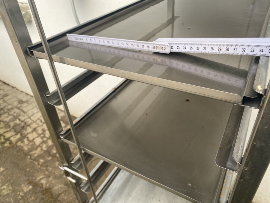 Klaravik Auktioner | Rustfri vogn med hjul