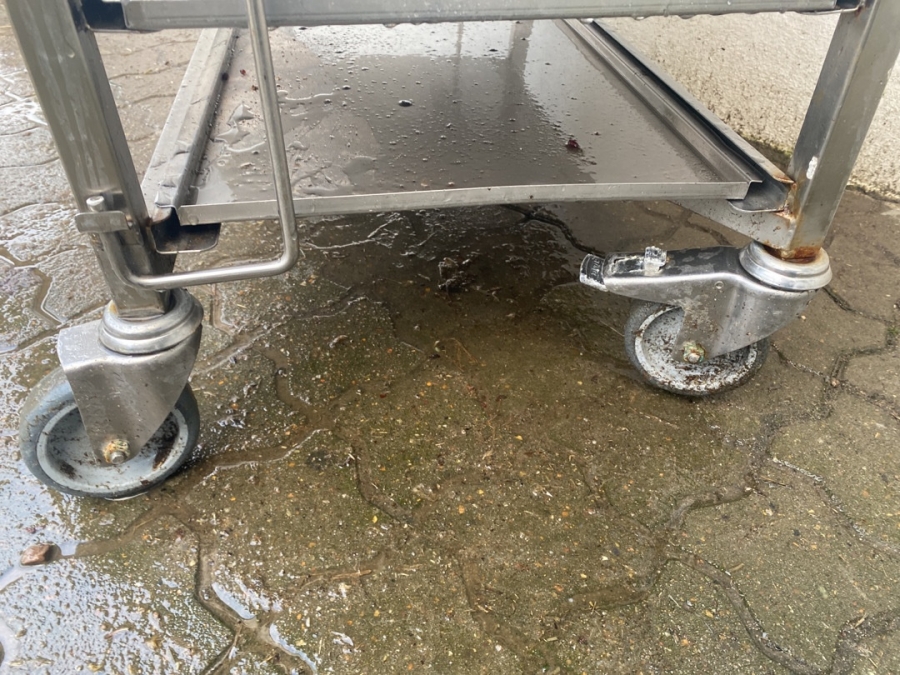 Klaravik Auktioner | Rustfri vogn med hjul