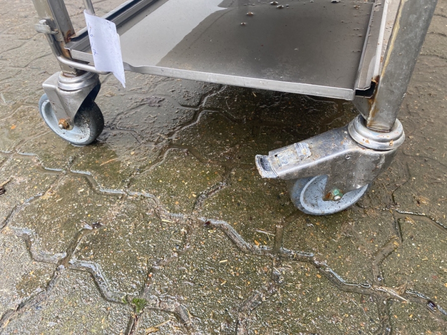 Klaravik Auktioner | Rustfri vogn med hjul