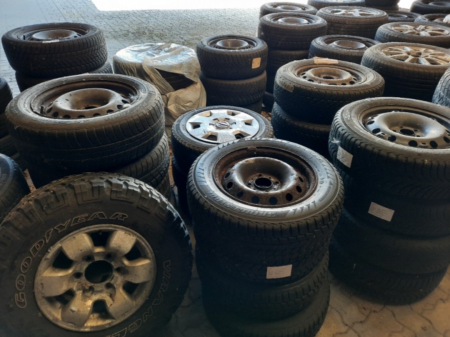 Klaravik Auktioner | Bil hjul Alu og stål