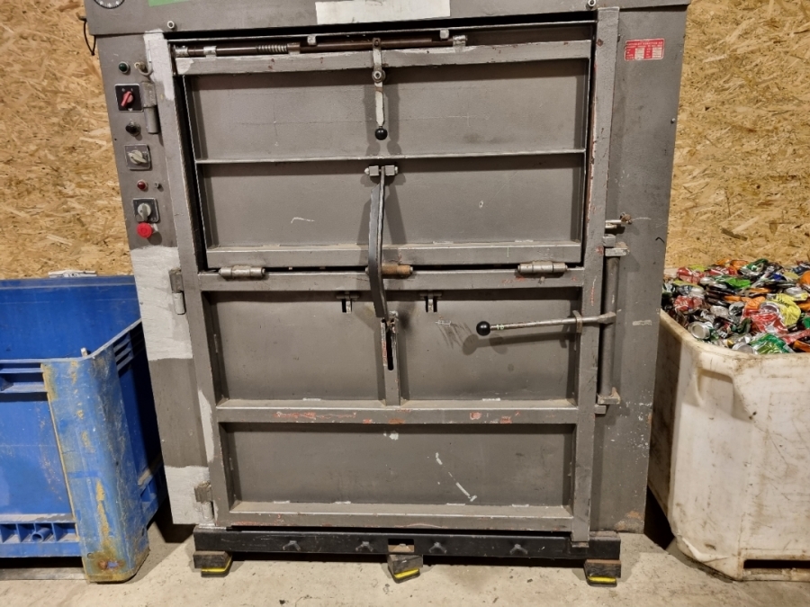 Klaravik Auktioner | Pappresser