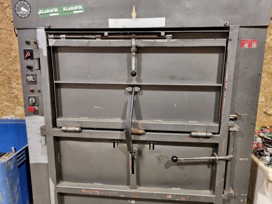 Klaravik Auktioner | Pappresser