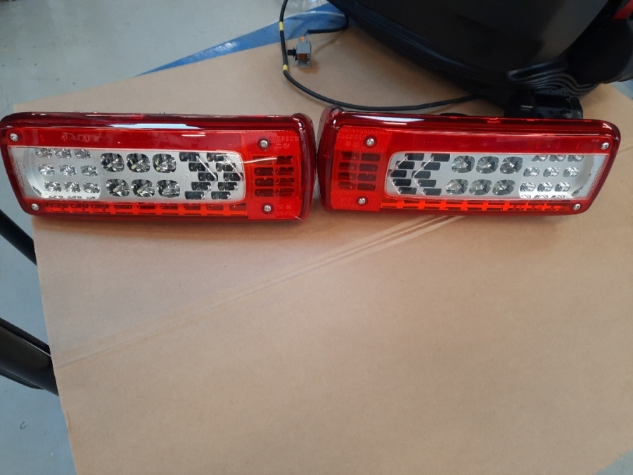 Klaravik Auktioner | 2 baglygter