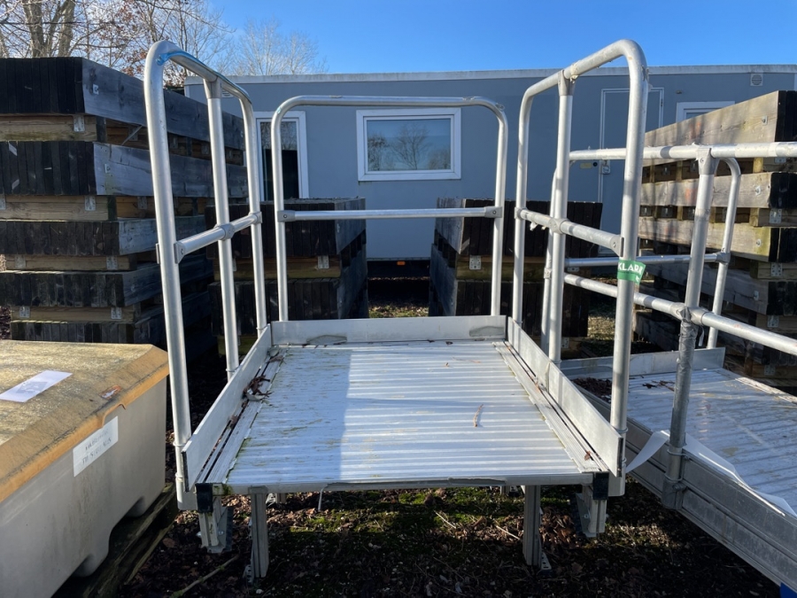 Klaravik Auktioner | Stige med platform