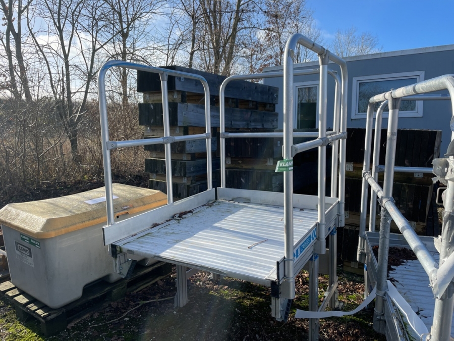 Klaravik Auktioner | Stige med platform