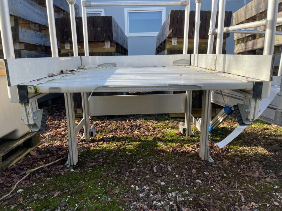 Klaravik Auktioner | Stige med platform