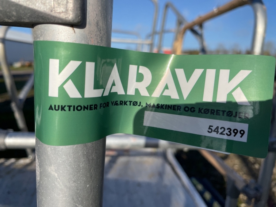 Klaravik Auktioner | Stige med platform