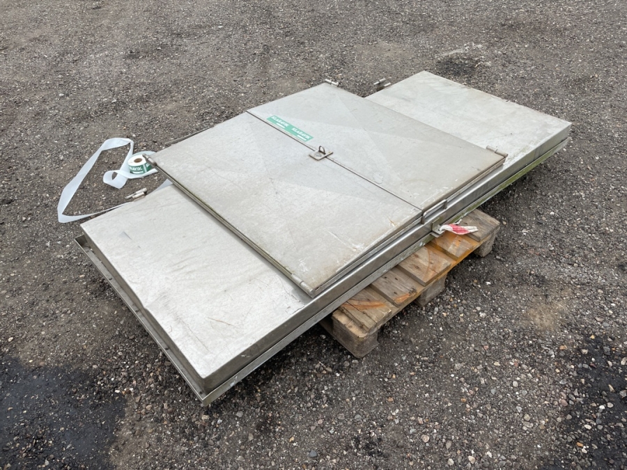 Klaravik Auktioner | Rustfri låger til container