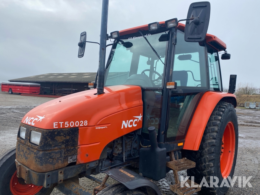 Traktor med kost Fiat / New Holland L 75, Esbjerg, Klaravik