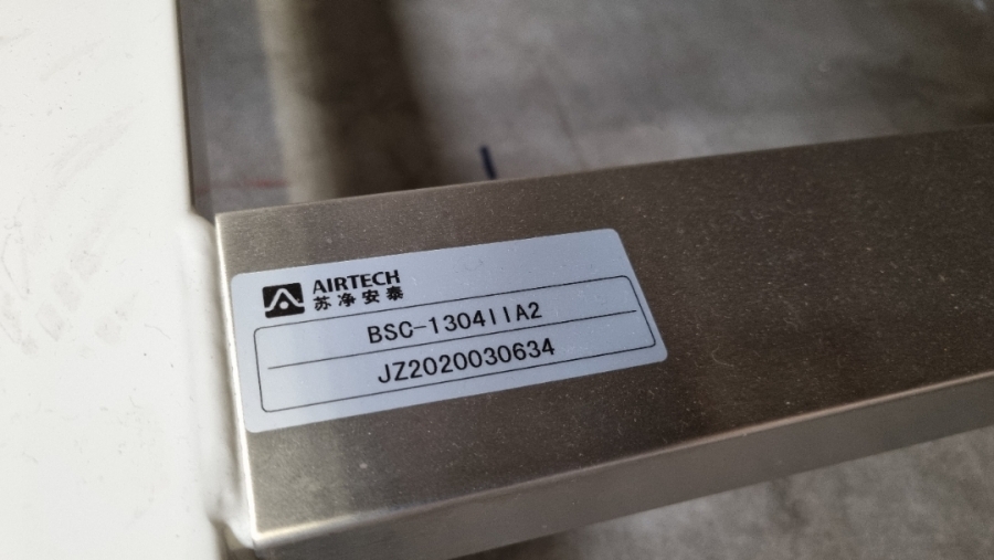 Klaravik Auktioner | Stænkskab / Lafbænk