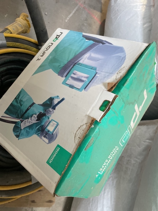 Klaravik Auktioner | Sandblæser med tilhørende filter