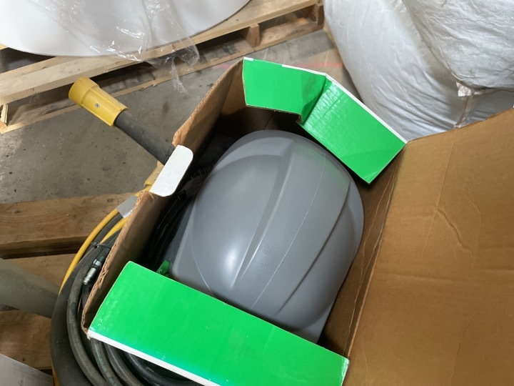 Klaravik Auktioner | Sandblæser med tilhørende filter