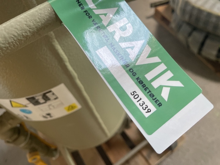 Klaravik Auktioner | Sandblæser med tilhørende filter