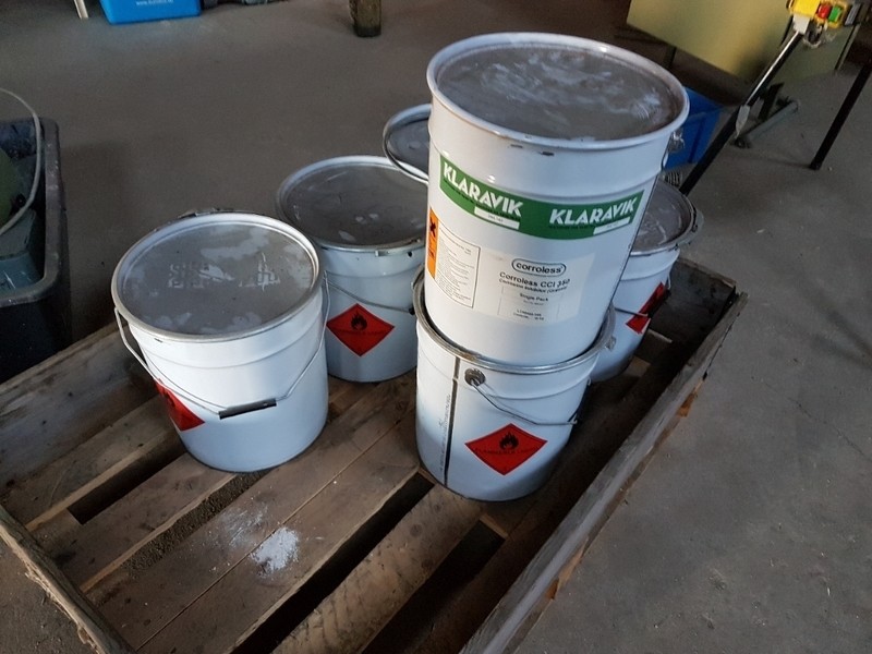 Klaravik Auktioner | 6 x 18 kg spande Corroless Grease