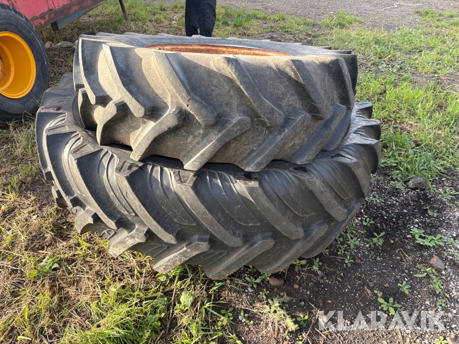 Dæk og hjul 14,9 R 24 og 18,4 R 38, Thisted, Klaravik auktio