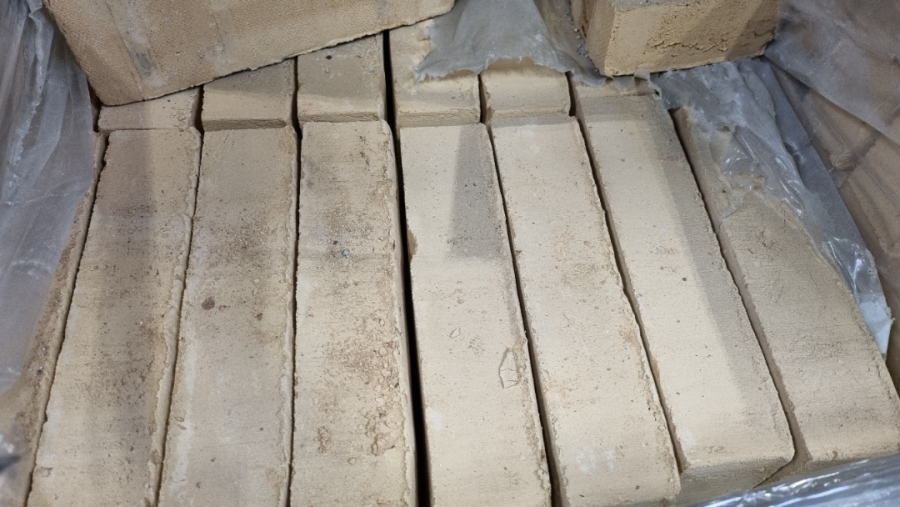 Klaravik Auktioner | Gule mursten