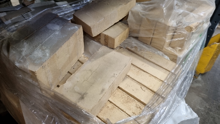 Klaravik Auktioner | Gule mursten