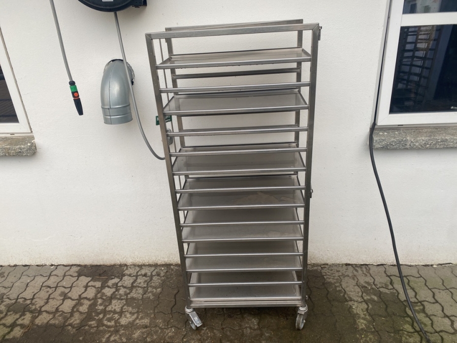 Klaravik Auktioner | Rustfri vogn med hjul