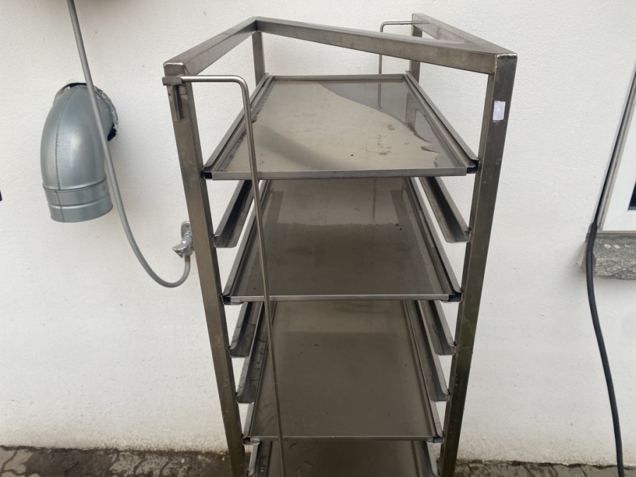 Klaravik Auktioner | Rustfri vogn med hjul