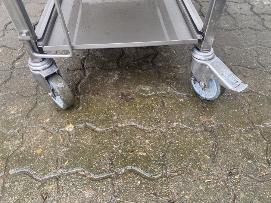 Klaravik Auktioner | Rustfri vogn med hjul