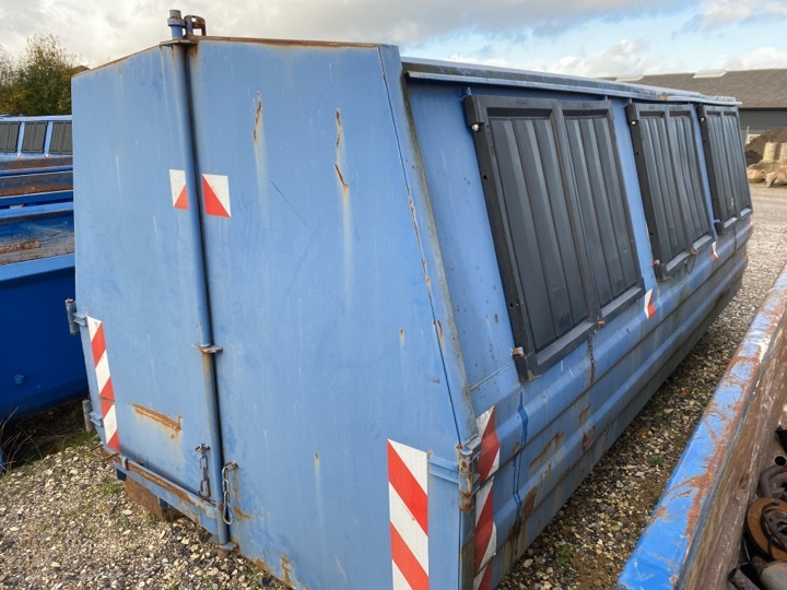 Lukket affaldscontainer