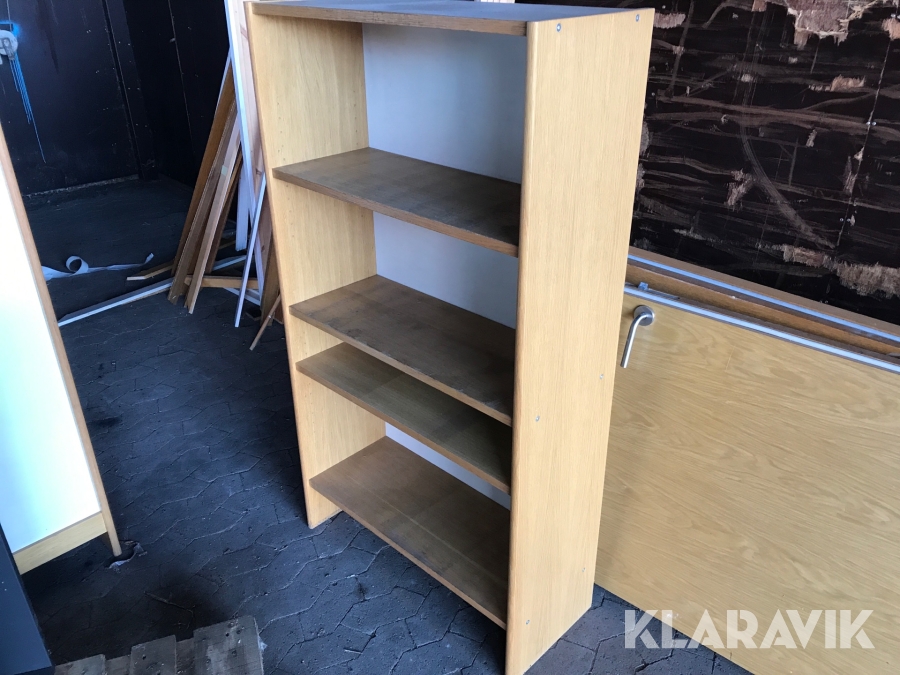 Assorteret kontormøbler/inventar Kontorstole, arkivskab, reo