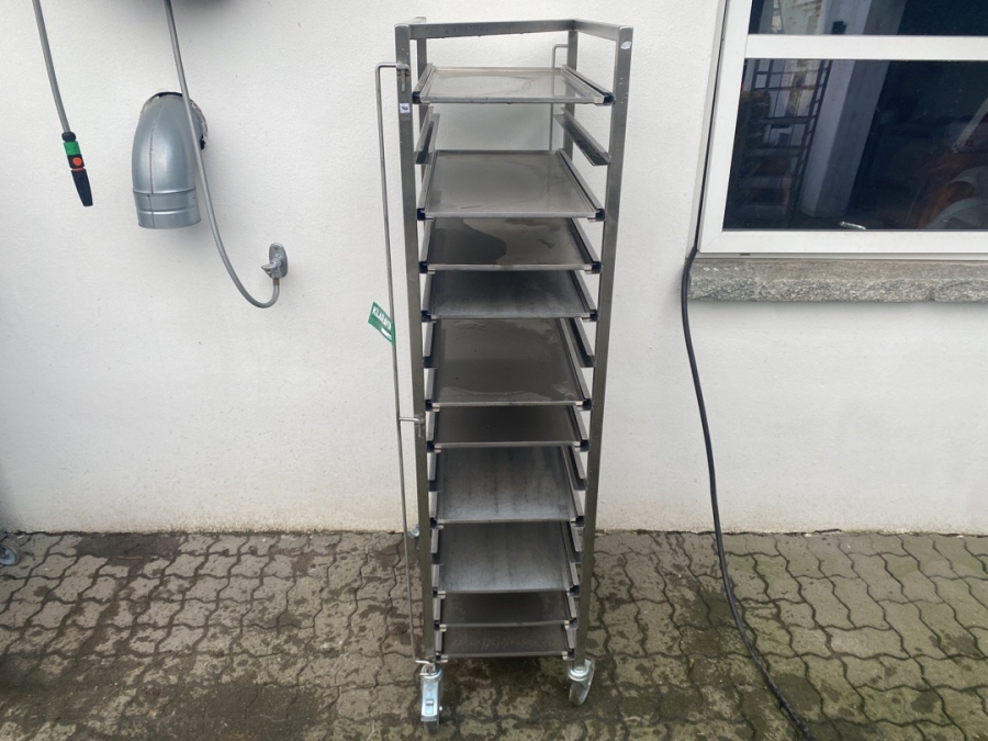 Klaravik Auktioner | Rustfri vogn med hjul