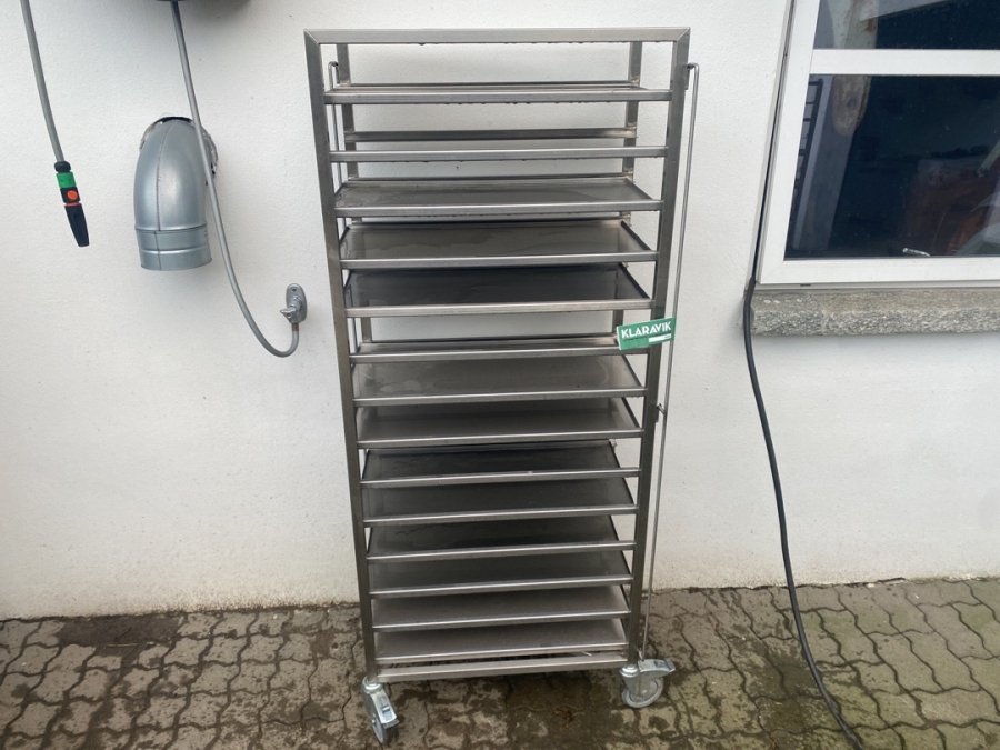 Klaravik Auktioner | Rustfri vogn med hjul