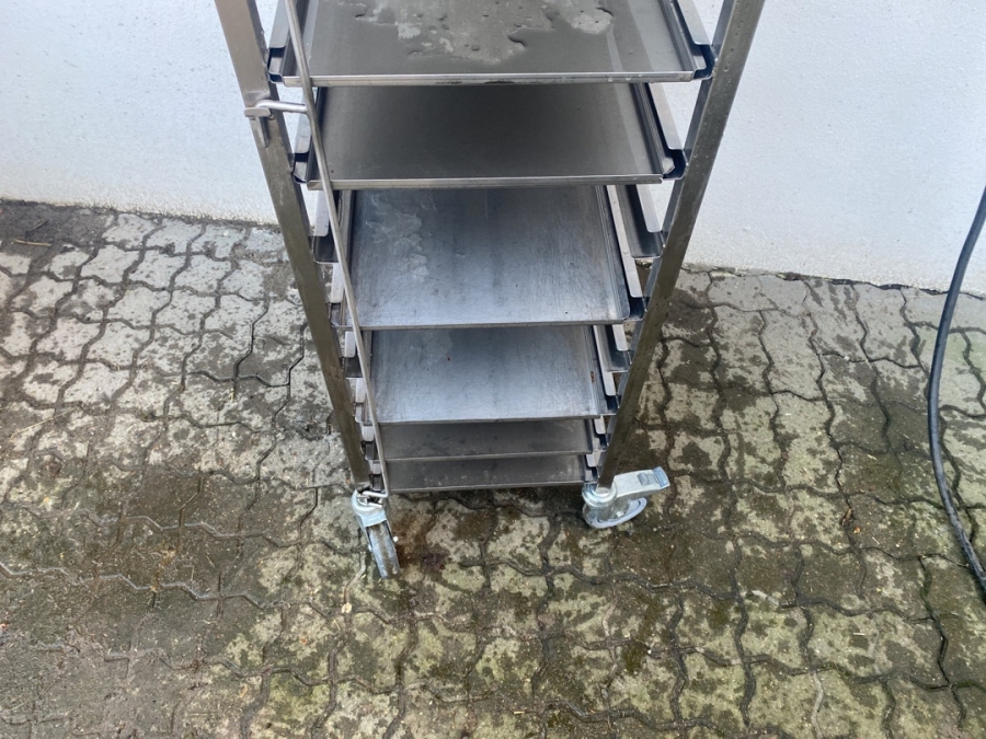 Klaravik Auktioner | Rustfri vogn med hjul