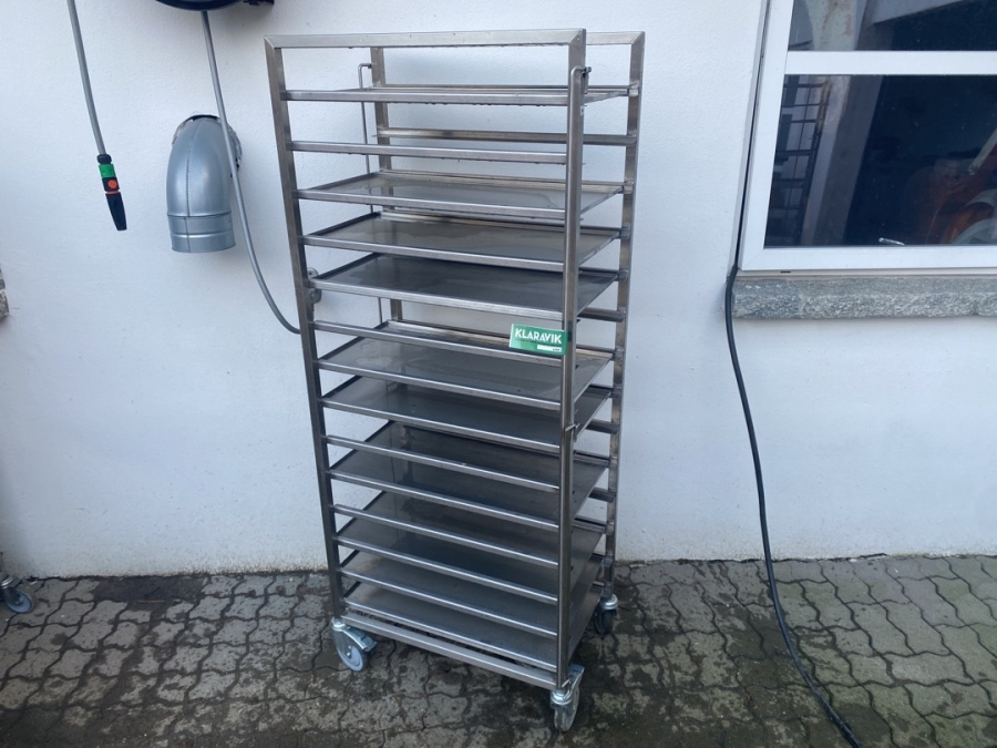 Klaravik Auktioner | Rustfri vogn med hjul
