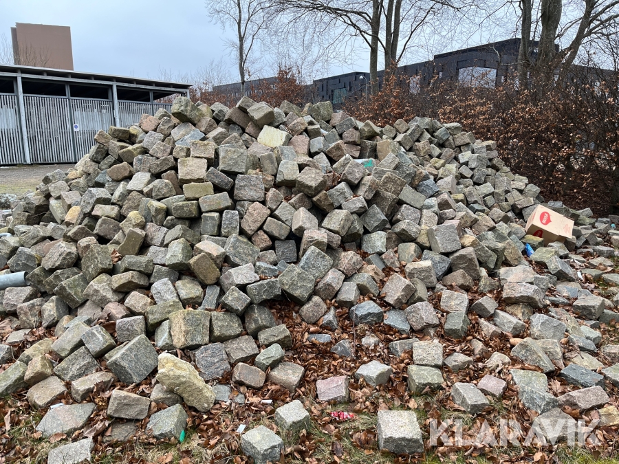 Brosten / granit, Lyngby-Taarbæk, Klaravik auktioner