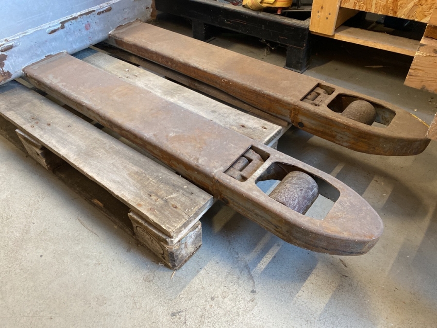 Klaravik Auktioner | El-hund