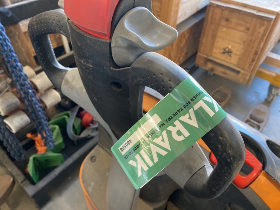 Klaravik Auktioner | El-hund